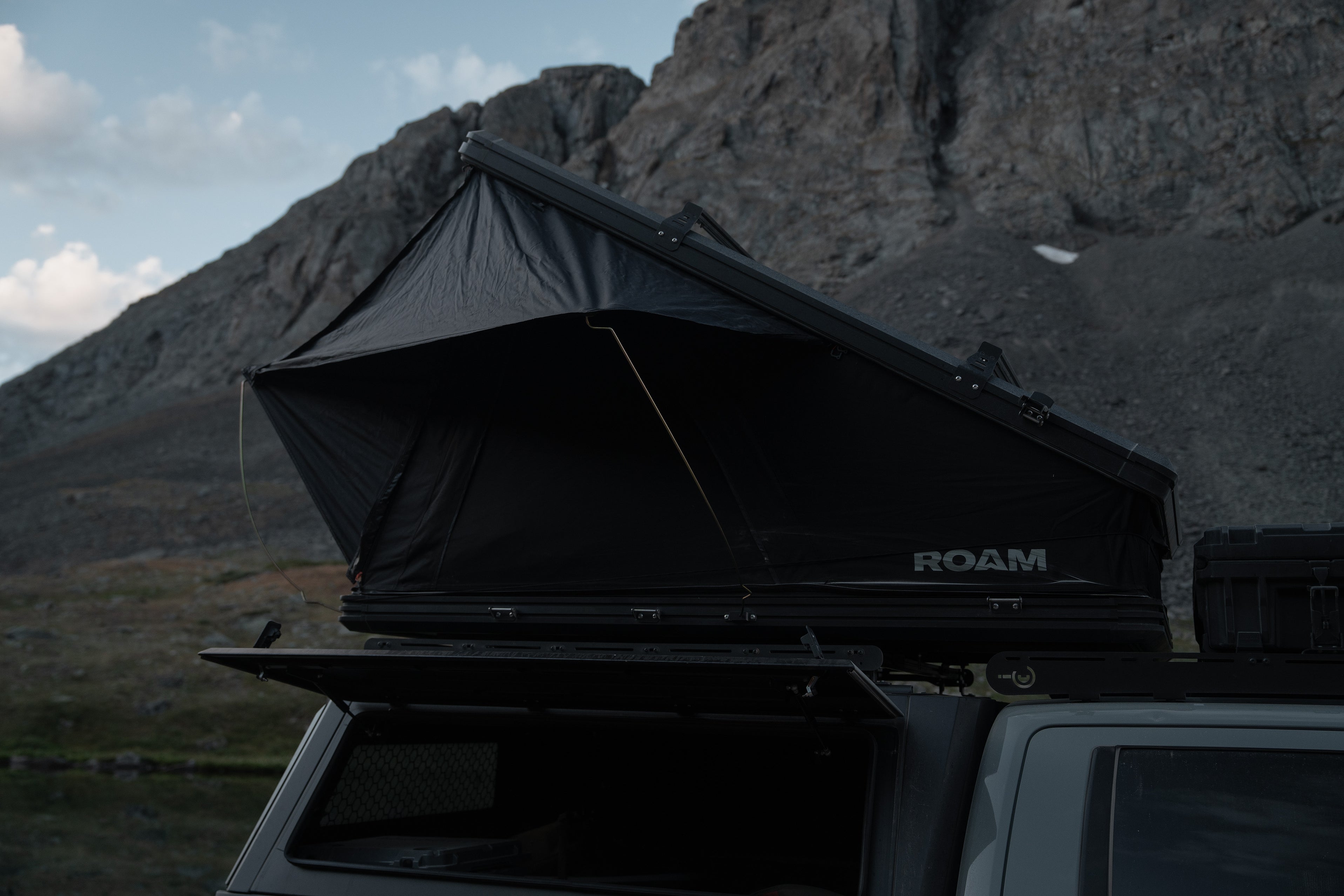 Roam Adventure Co Desperado Hardshell Rooftop Tent — Tundra Lifestyle